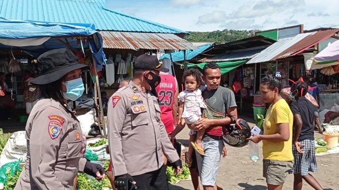 Banyak Pedagang dan Pembeli di Pasar Wosi, Manokwari Abaikan Prokes - Tribun-papua.com