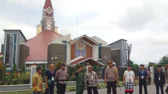Di Timika Papua, Anak Muda Hindu, Budha, dan Islam Ikut Amankan Gereja ...