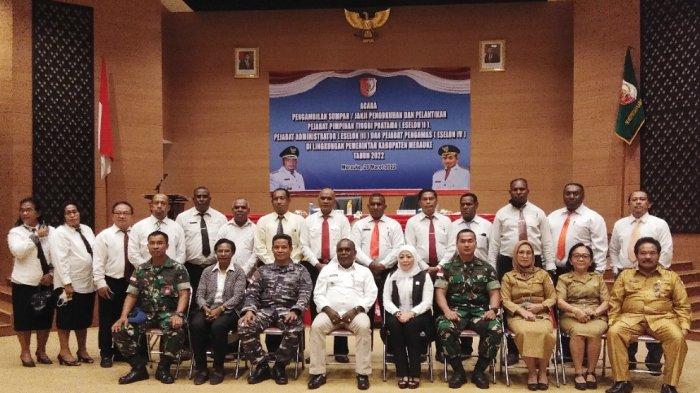Ini Pesan Bupati Merauke, Romanus Mbaraka saat Reshuffle Pejabat di ...