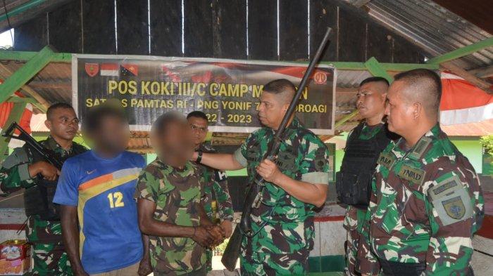 Lagi! Dua Eks Anggota Separatis Bersenjata Serahkan Senjata Api ke TNI ...