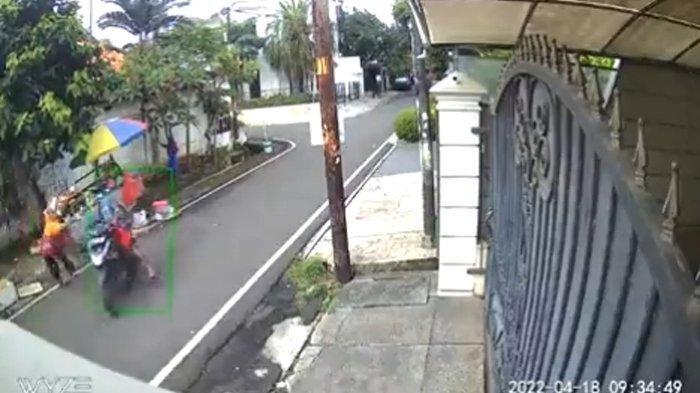 Viral Video Penjual Sayur Keliling Dijambret, Aksi Pelaku Terekam CCTV hingga Polisi Turun ...