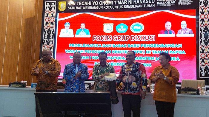 Frans Pekey: YPK Banyak Berkontribusi Bangun SDM Berkualitas di Dunia ...