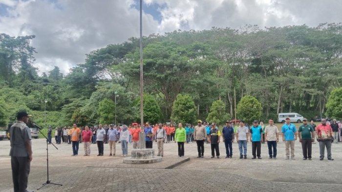 Apel Gabungan Pemkab Teluk Bintuni Diguyur Hujan, Frans Awak Tekankan ...