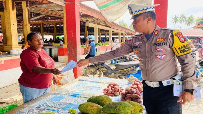 Satlantas Polres Kaimana Sosialisasi Tertib Berlalu Lintas kepada Para Pedagang di Pasar ...