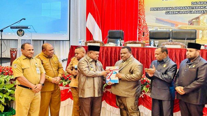 Ali Baham Temongmere LKPJ ke DPR Papua Barat, Pada 2023 Realisasi ...