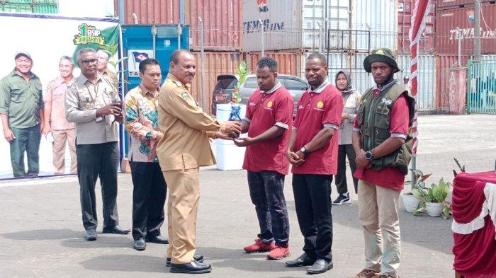 Pemprov Papua Barat Serahkan 7 Ribu Bibit Kopi ke Petani Milenial, Aser ...