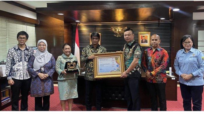 Pemkab Kaimana Raih Tiga Penghargaan BKN Award 2023 - Tribunpapuabarat.com