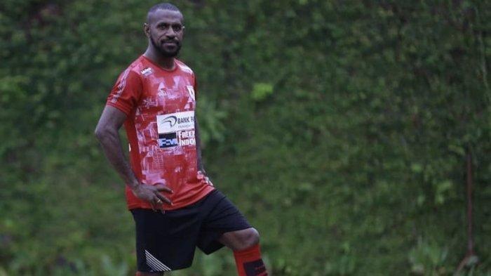 Profil hingga Statistik Boaz Solossa, Pemain Asal Sorong yang Kembali ...