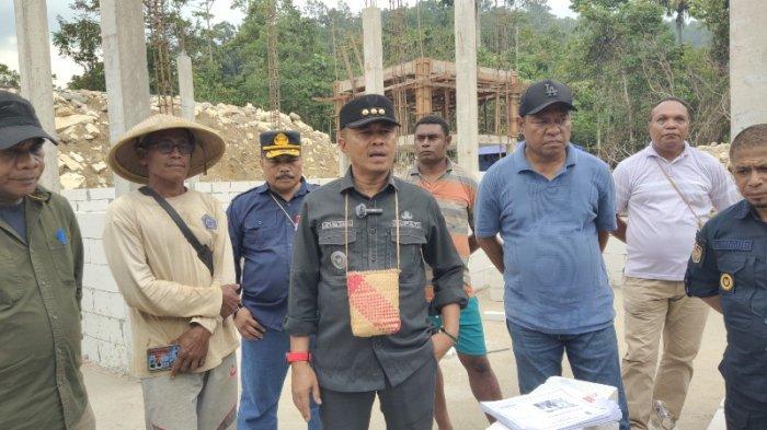 Tinjau Pembangunan Puskesmas di Distrik Kayauni, Untung Tamsil Harap ...