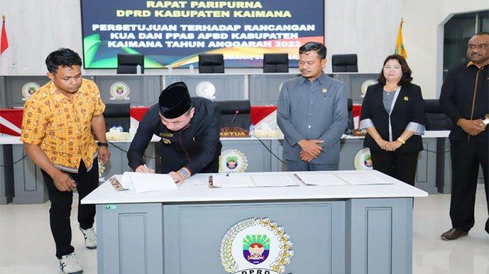 Pemda dan DPRD Kaimana Sepakati KUA PPAS 2023, Begini Pidato Bupati Freddy Thie ...