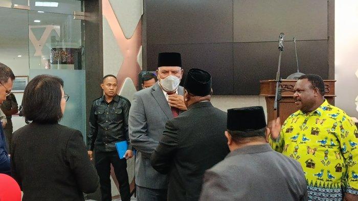 Paulus Waterpauw: Dance Sangkek kembali Jabat Kepala Bappeda Papua ...