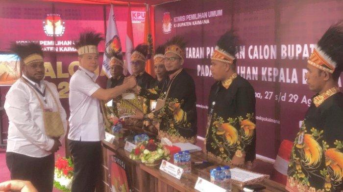 Diantar Ribuan Pendukung, Freddy Thie-Sobar Somat Puarada Resmi Mendaftar di KPU Kaimana ...