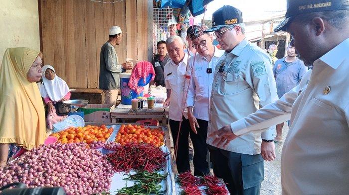 Sidak Harga dan Stok Pangan di Pasar Wosi, Wamentan Sarankan Ini ke Pemda dan Masyarakat ...
