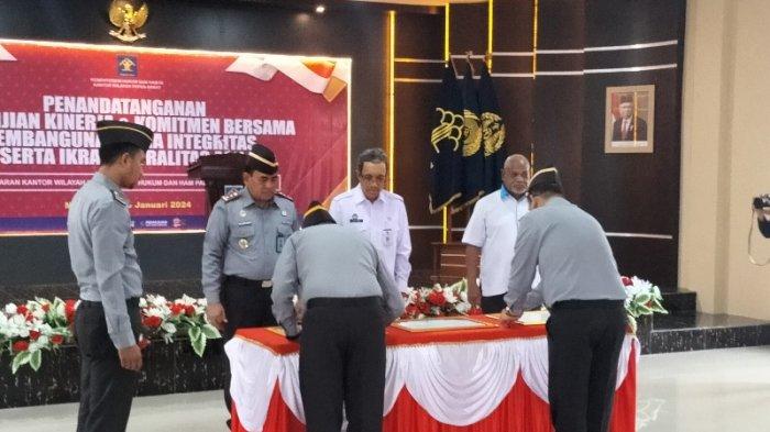 Kemenkumham Papua Barat Gelar Penandatangan Ikrar Perjanjian Netralitas ASN - Tribunpapuabarat.com