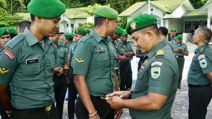 Perangi Judi Online, Kasi Intel Periksa HP Seluruh Prajurit Korem 182 ...