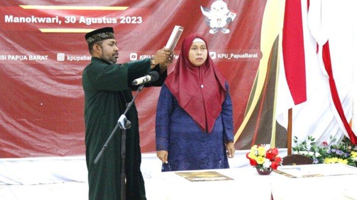 Endang Wulansari Dilantik Sebagai PAW Anggota KPU Papua Barat ...
