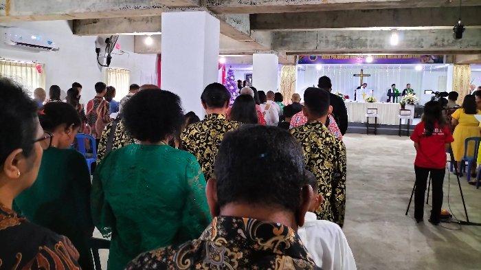 Renungan Natal GKI Adonia Wosi Manokwari, Pendeta Leni Ajak Jemaat ...