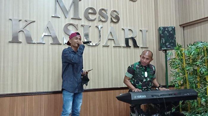 Anggota Tak Mahir Main Musik saat Coffe Morning, Pangdam Kasuari Turun ...