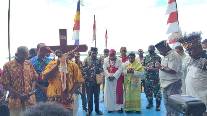 Napak Tilas ke-129 Tahun Misi Katolik di Fakfak, Imam Masjid Kampung ...