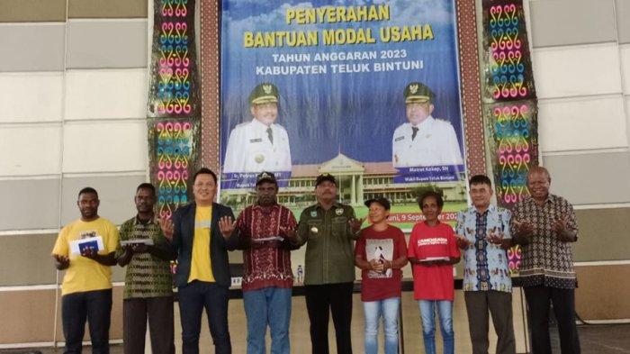 Pemkab Teluk Bintuni Serahkan Modal Usaha Rp 5 Miliar, Prioritas 5 ...
