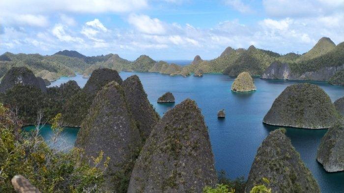 Wisata Papua Barat: Intip Pesona Pulau Wayag, Ikon Raja Ampat Paling ...