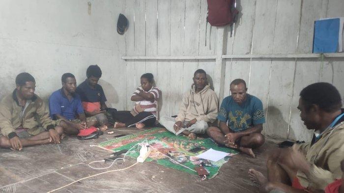 Tim Relawan Kaka Gusten Resmi Terbentuk di Distrik Aifat Timur Raya ...