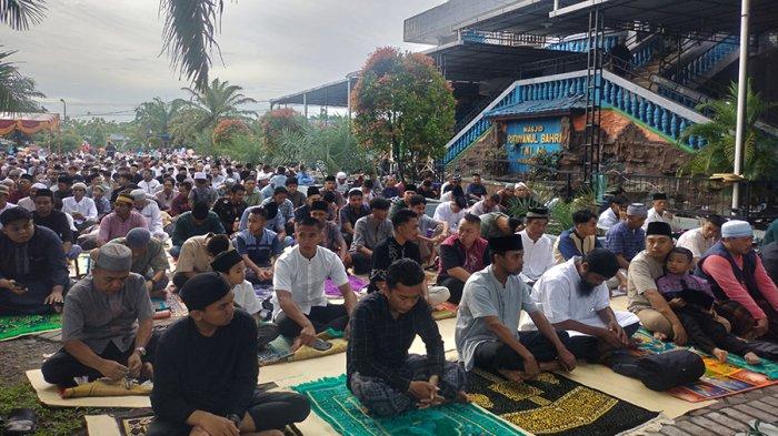 Salat Idul Fitri di Masjid Ridwanul Bahri Fasharkan Manokwari, Ustaz Purnomo Ajak Umat Hidup ...