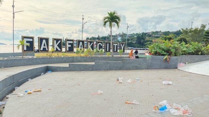 Pasca Perayaan Malam Tahun Baru, Taman Kota Satu Tungku Tiga Batu ...