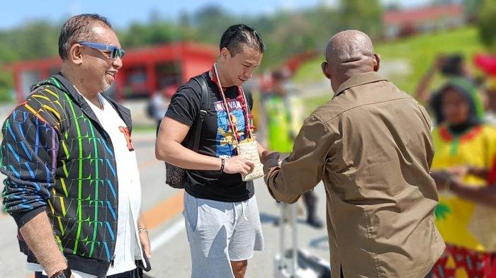 Aktor Samuel Rizal Tiba di Fakfak, Bersiap Syuting Film Satu Tungku ...