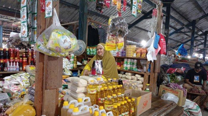Pedagang Pasar Wosi Manokwari Sulit Mendapatkan Minyak Goreng: Harganya Juga Naik ...
