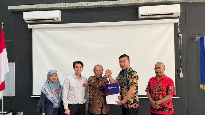 Teken Kerjasama dengan IIK Bhakti Wiyata Kediri, Pemkab Kaimana Sediakan 40 Kuota Beasiswa ...