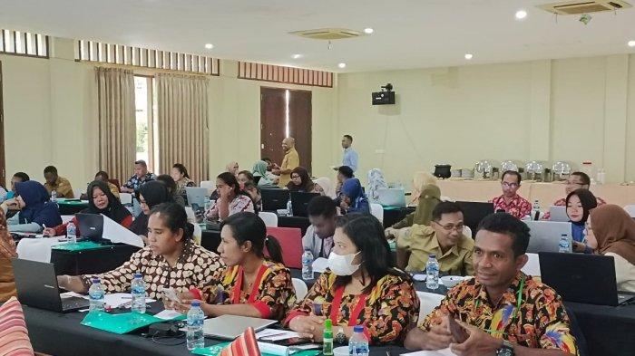 Dispora Kaimana Gelar Pelatihan Karya Tulis Ilmiah dan Sastra untuk Guru SMP se Kaimana ...