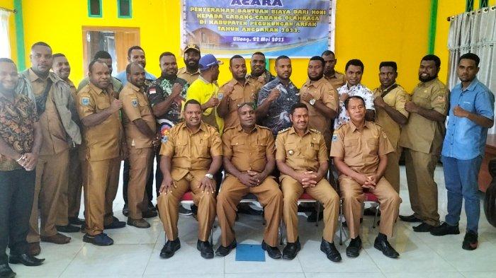 Bupati Yosias Saroy Siap Bangun Sarana Prasana Tunjang Prestasi ...