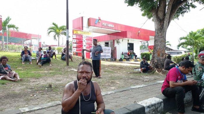 BREAKING NEWS: Pemilik Hak Ulayat Kembali Palang Pertamina Manokwari Papua Barat ...
