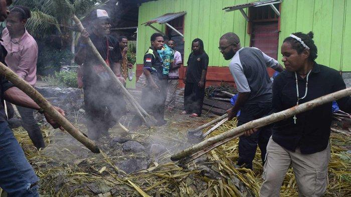 PKJ Manokwari Rayakan Natal dengan Bakar Batu: Tradisi Ini Tak Hanya ...