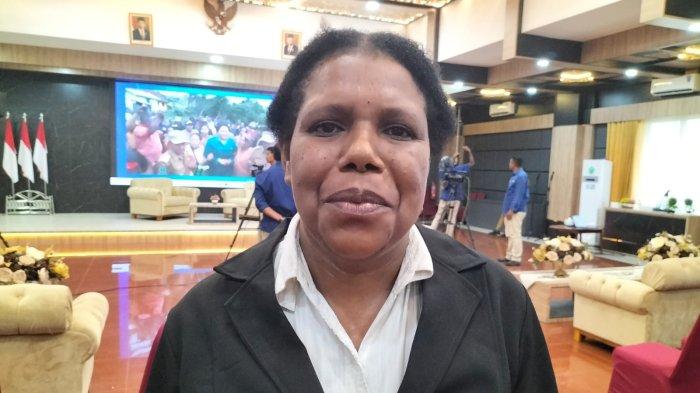 Kisah Yuliana Tibiay Jadi Guru di Mokwam karena Masa Kecil Harus Jalan ...