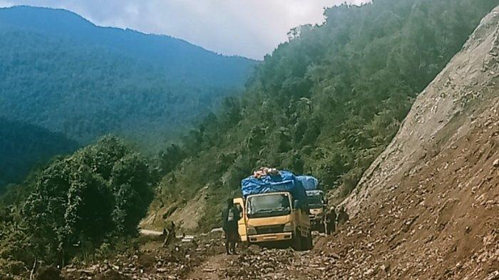 Jalan Trans Papua Woniki Kembali Terbuka Usai Longsor: Puncak Jaya ...