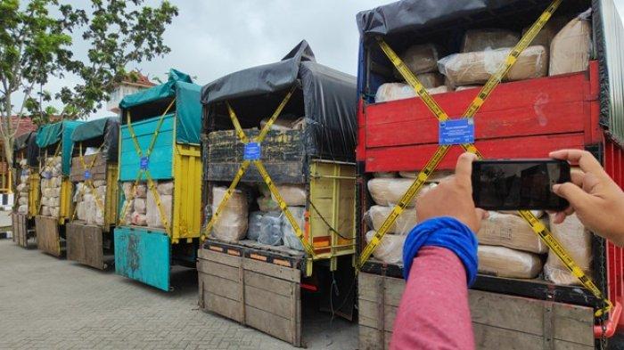 BREAKING NEWS : Mendag Zulkifli Hasan Musnahkan Pakaian Bekas Impor di Pekanbaru ...