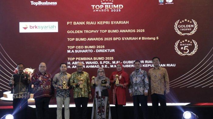 BRK Syariah Raih Golden Trophy di Top BUMD Awards 2025 - Tribunpekanbaru.com