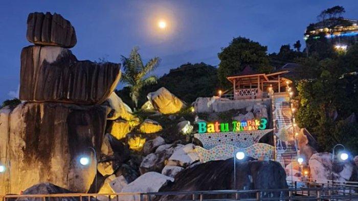 Batu Tompak Tiga di Anambas, Batu Purba Raksasa dengan Panorama Laut ...