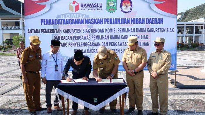 Bupati Siak, Ketua KPU dan Bawaslu Tandatangani NPHD Pengawas dan Penyelenggara Pilkada 2024 ...
