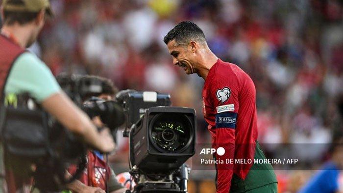 Candaan Cristiano Ronaldo bikin Kameramen Tersenyum - Tribunpekanbaru.com