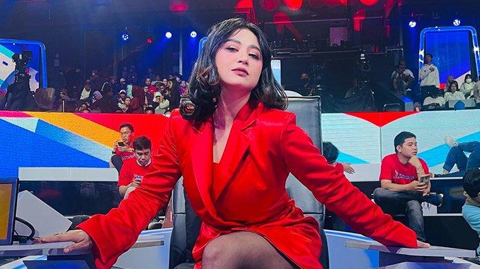 Dewi Perssik Tak Ingin Gegabah Meski Diajak Nikah Rully Tahun Ini, Apa ... Dewi Perssik Tak Ingin Gegabah Meski Diajak Nikah Rully Tahun Ini, Apa ...
