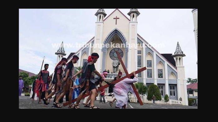 LENGKAP Doa Jalan Salib Katolik dan Teks Bacaan untuk 14 Perhentian - Tribunpekanbaru.com