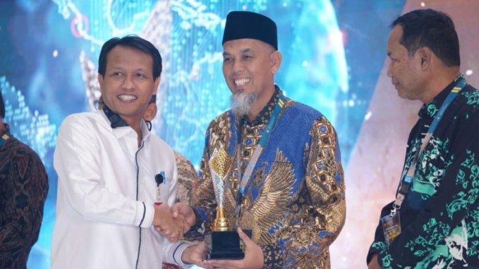 Wali Kota Dumai Paisal Terima Langsung Anugerah APBD Award 2024 dari Kemendagri ...