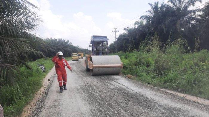 EMP Bentu Ltd Perbaiki Jalan Poros Langgam-Lubuk Ogong ...