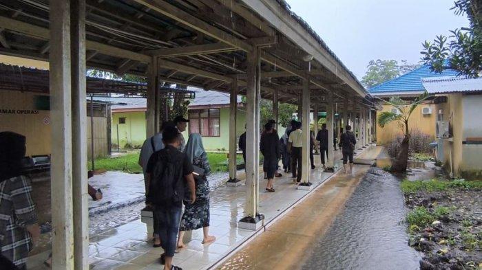 Hujan Seharian, Ruangan Kantor dan Lorong RSUD Puri Husada Tembilahan ...