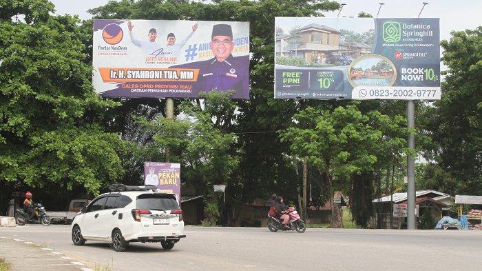 FOTO: Hari Kedua Kampanye, Baliho Capres Mulai Warnai Kota Pekanbaru ...