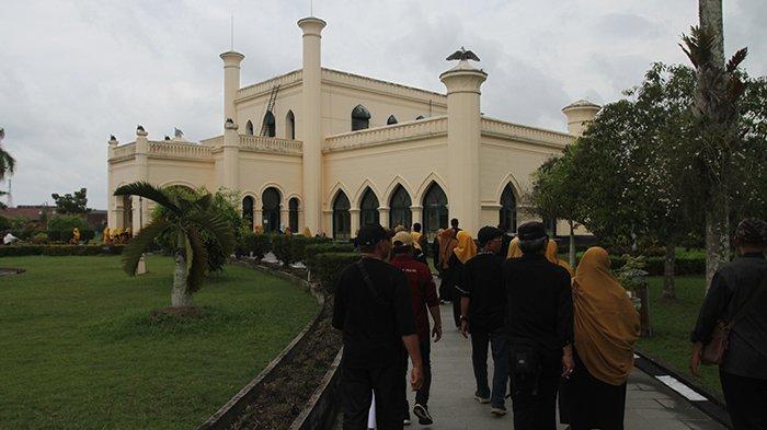 Melihat dari Dekat Keunikan dan Keagungan Istana Siak - Tribunpekanbaru.com