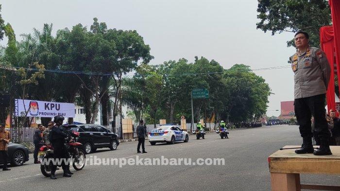 FOTO: Kapolda Riau Pantau Langsung Gladi Bersih Simulasi Pengamanan Pemilu 2024 ...